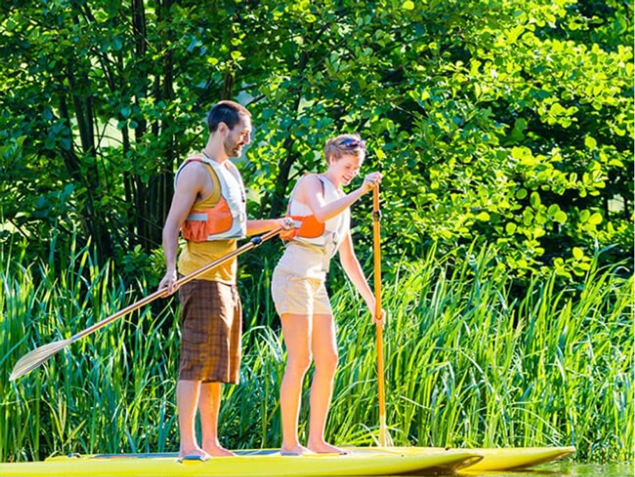 SUP für Gruppen im Herzen von München: Lernt das Paddeln | konfetti
