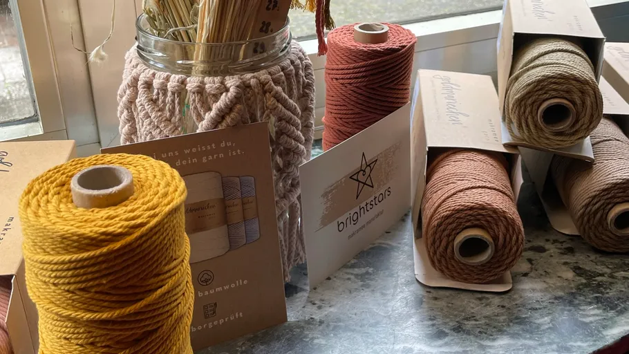 Makramee Workshop: Kränze knüpfen - bei euch zu Hause | konfetti